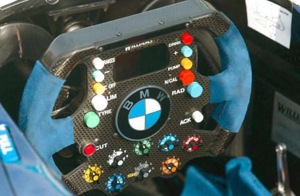 Näin F1-auton ratit ovat muuttuneet parissa vuosikymmenessä - katso ...