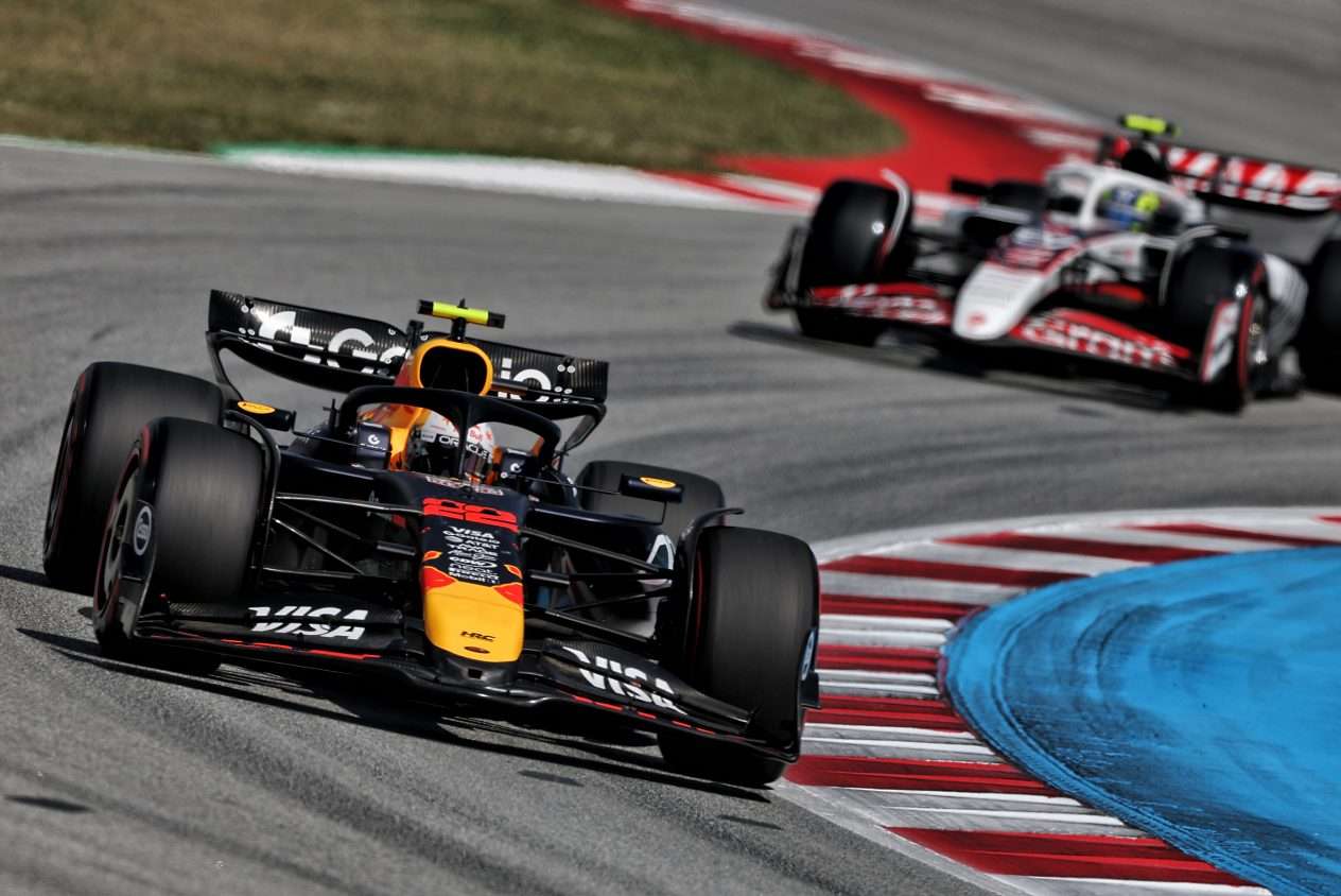 Red Bull -kuski koko Espanjan aika-ajojen hitain - McLareneilta ...
